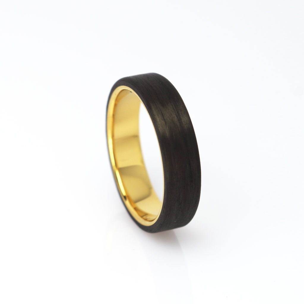 Ebenmäßiger Carbonring (G01) – Carbon-Ring.de